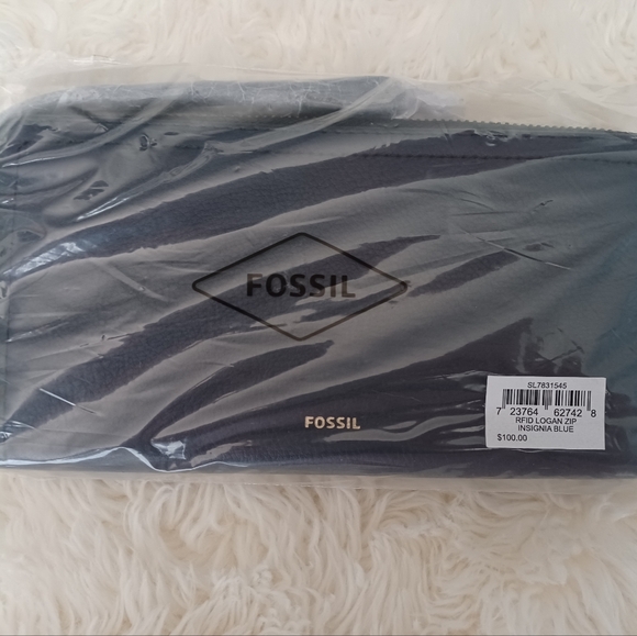 Bags | Nwt Fossil Rfid Logan Zip Around Wallet On Insignia Blue | Poshmark